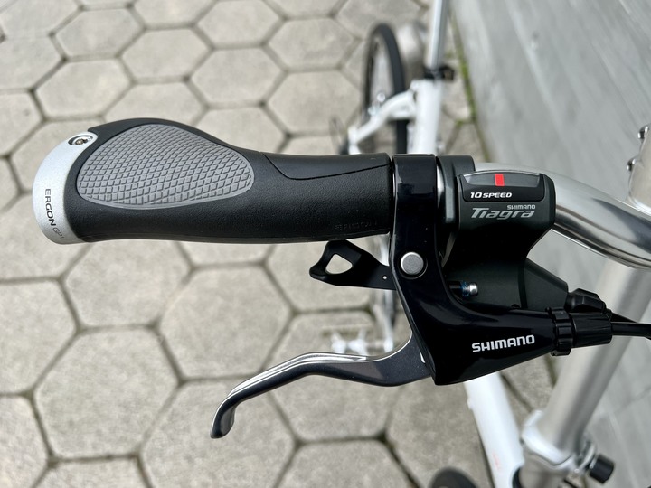 KHS 功學社 2022 F20-T3F 451 開箱！歡迎 F20 車系的車友一起蓋大樓。 - Mobile01